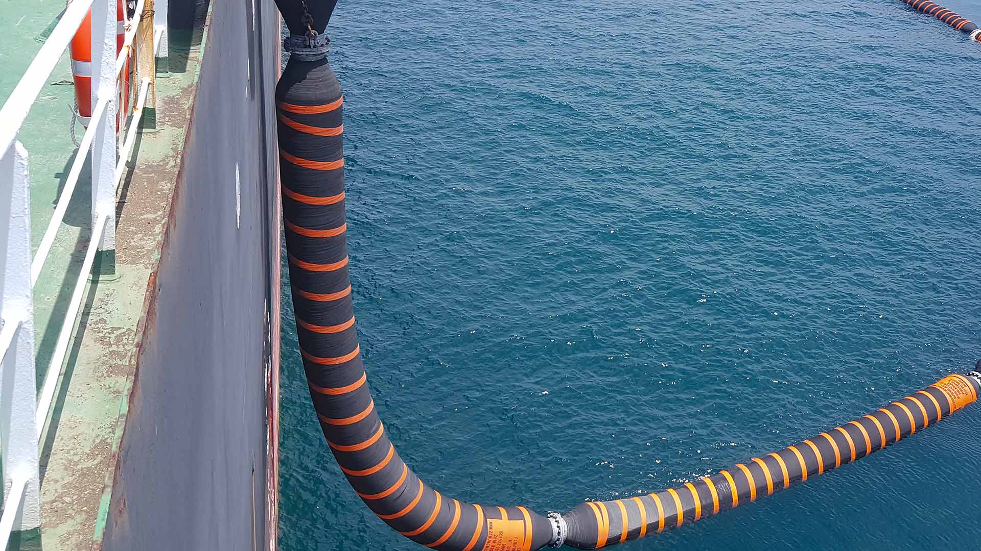 Floating Tail Hose (Single Carcass)